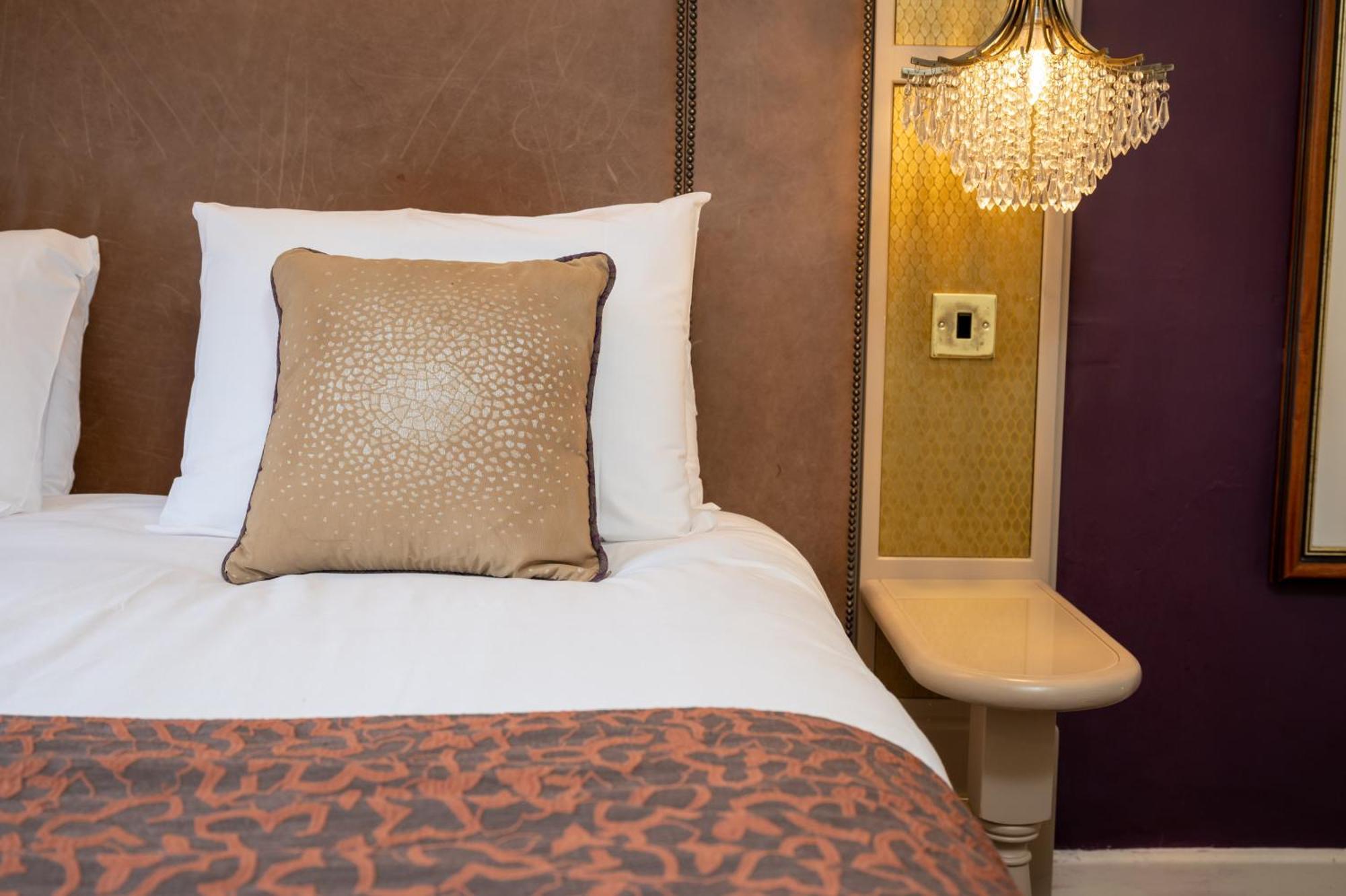 CROSS HANDS HOTEL OLD SODBURY | ⋆⋆⋆ | UNITED KINGDOM | SEASON DEALS ...