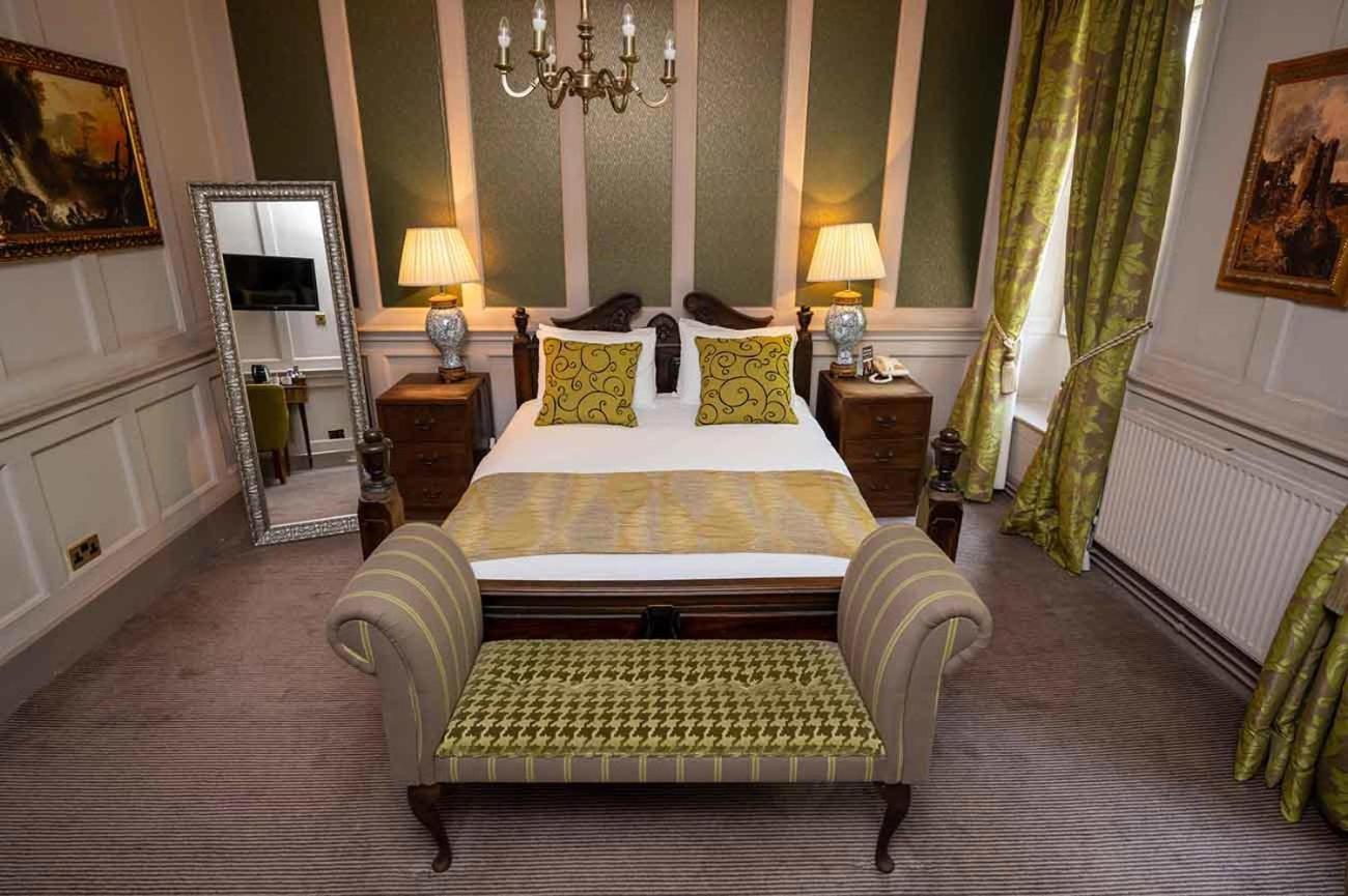 CROSS HANDS HOTEL OLD SODBURY | ⋆⋆⋆ | UNITED KINGDOM | SEASON DEALS ...